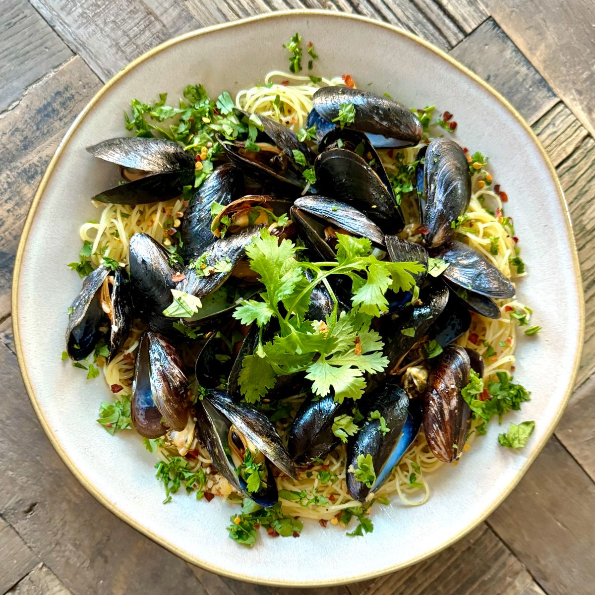 Quick Mussels over Angel Hair Pasta - Taste With The Eyes